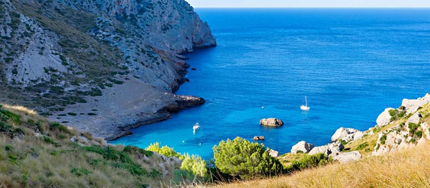 Why Majorca Remains A Popular Beach Destination For Brits - World Tours